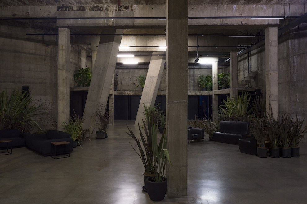 Tate в дыму: проект BMW Tate Live